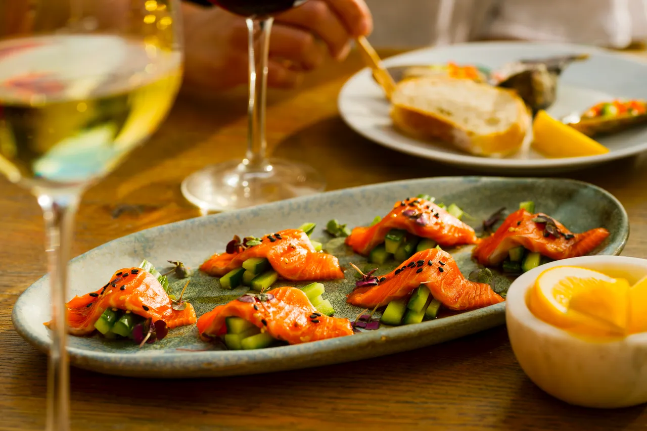 Salmon sashimi appetizer