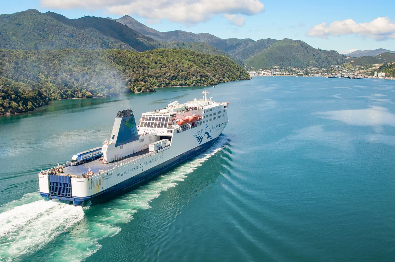 Scenery - Kaitaki approaches Picton